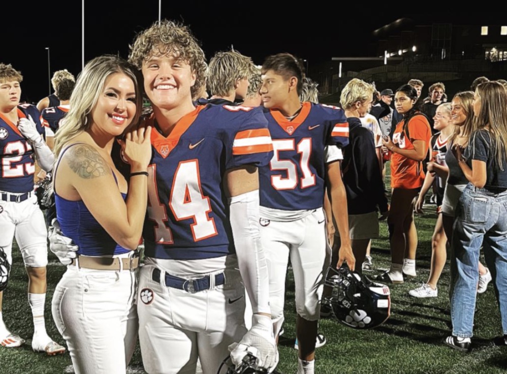 Utah Mother Defends Intimate Hug With 16-Year-Old Son After High School ...