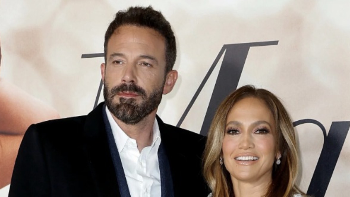 «How did Affleck let her go out in this?» The attention-grabbing look ...