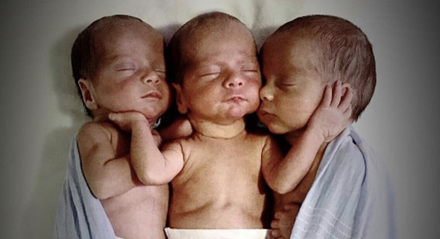 Mother rushes to emergency room to deliver triplets: then nurses look ...