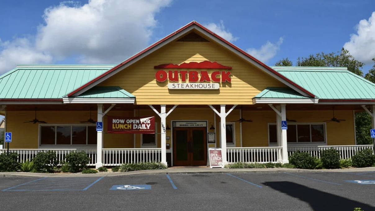 Two Outback workers wish nobody saw what message they wrote on cops ...