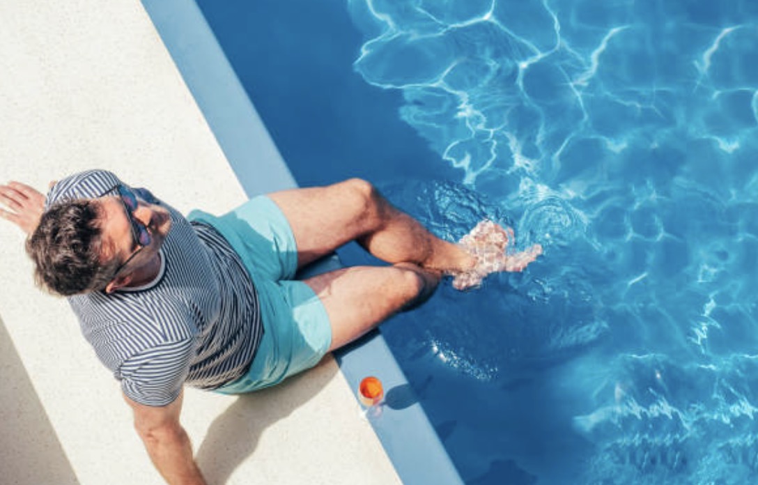 Entitled Rich Guy Threw My Family’s Stuff off the Public Pool Sunbeds ...