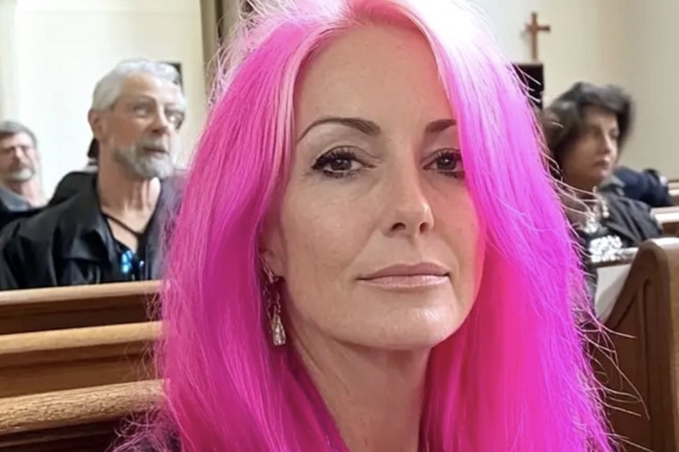 Is Having Bright Pink Hair in Church Disrespectful? I’m Having Trouble ...
