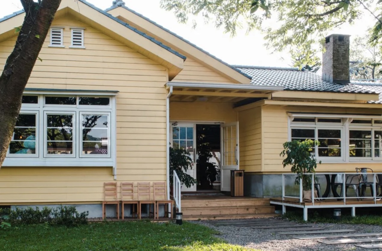 Parents Throw Teen Son Out — 17 Years Later, They Expect He Rents a ...
