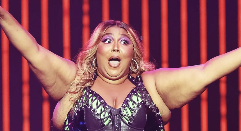 Fans Claim Singer Lizzo Appears 'Much Thinner,' Almost Like a ...
